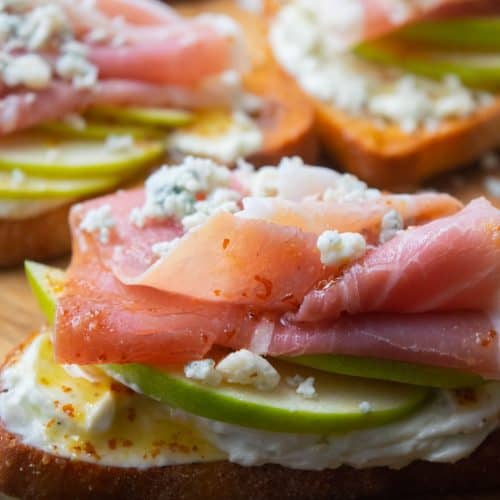 Whipped Blue Cheese Crostini with Apple and Prosciutto : Jawns I Cooked