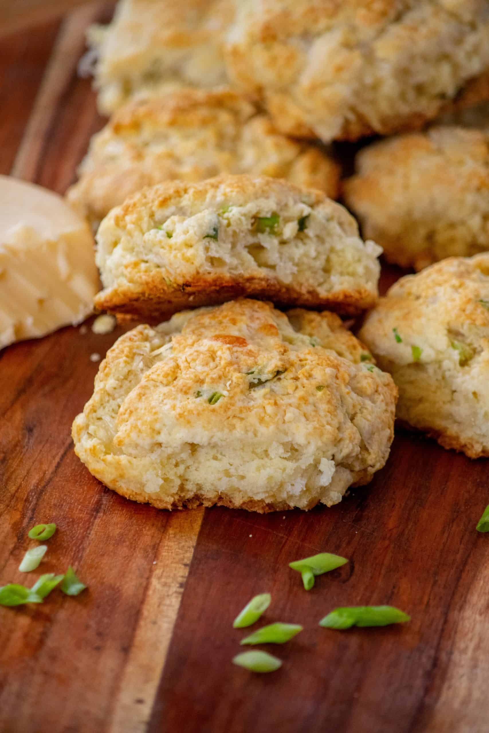 Smoked Gouda and Cheddar Cheese Biscuits : Jawns I Cooked