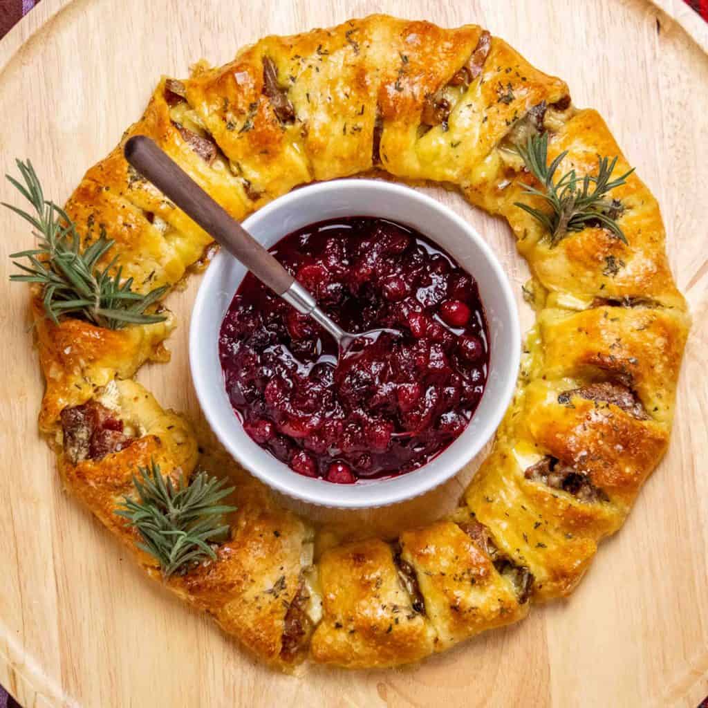 Bacon Brie Crescent Wreath with Cranberry Compote : Jawns I Cooked