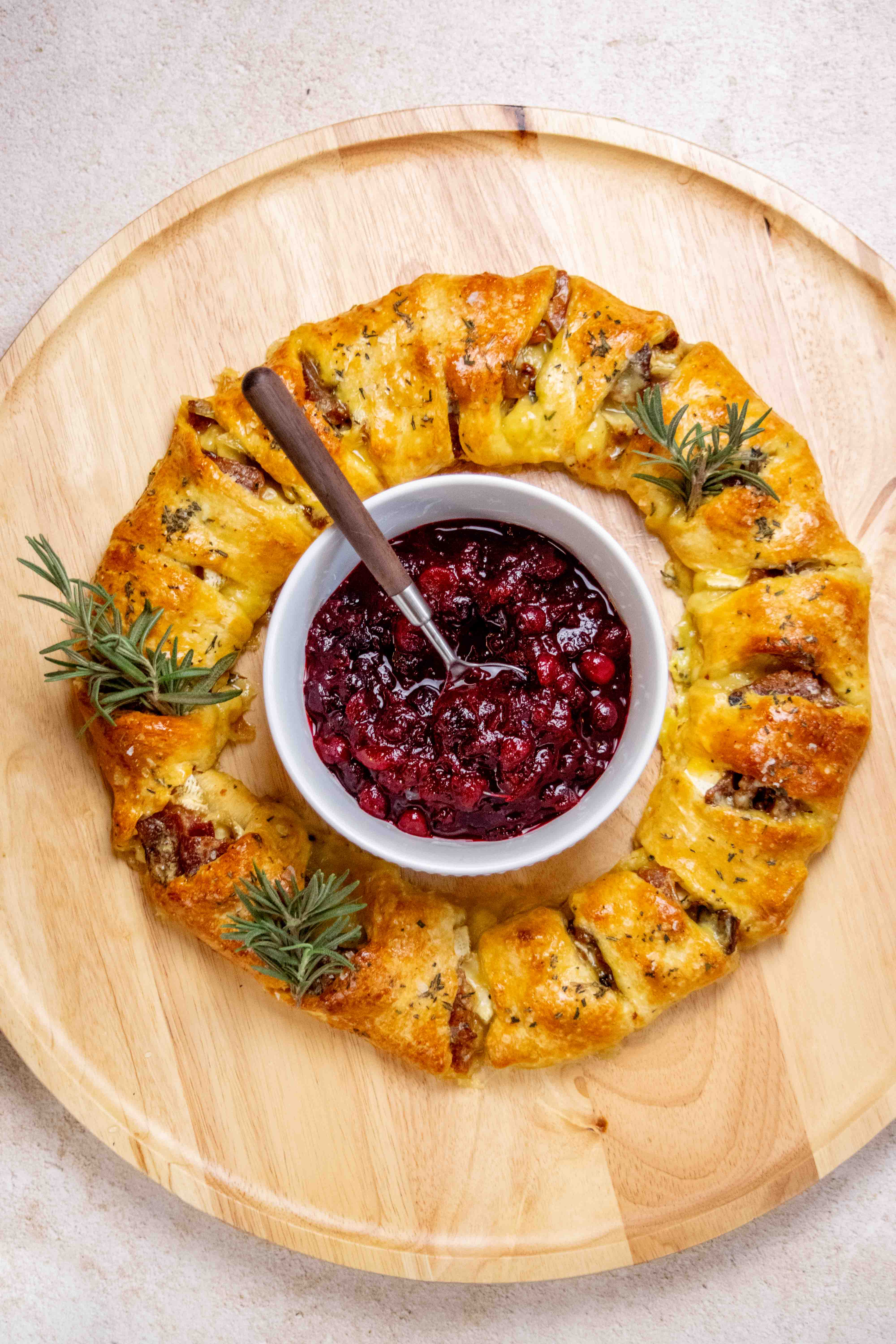 Bacon Brie Crescent Wreath with Cranberry Compote : Jawns I Cooked