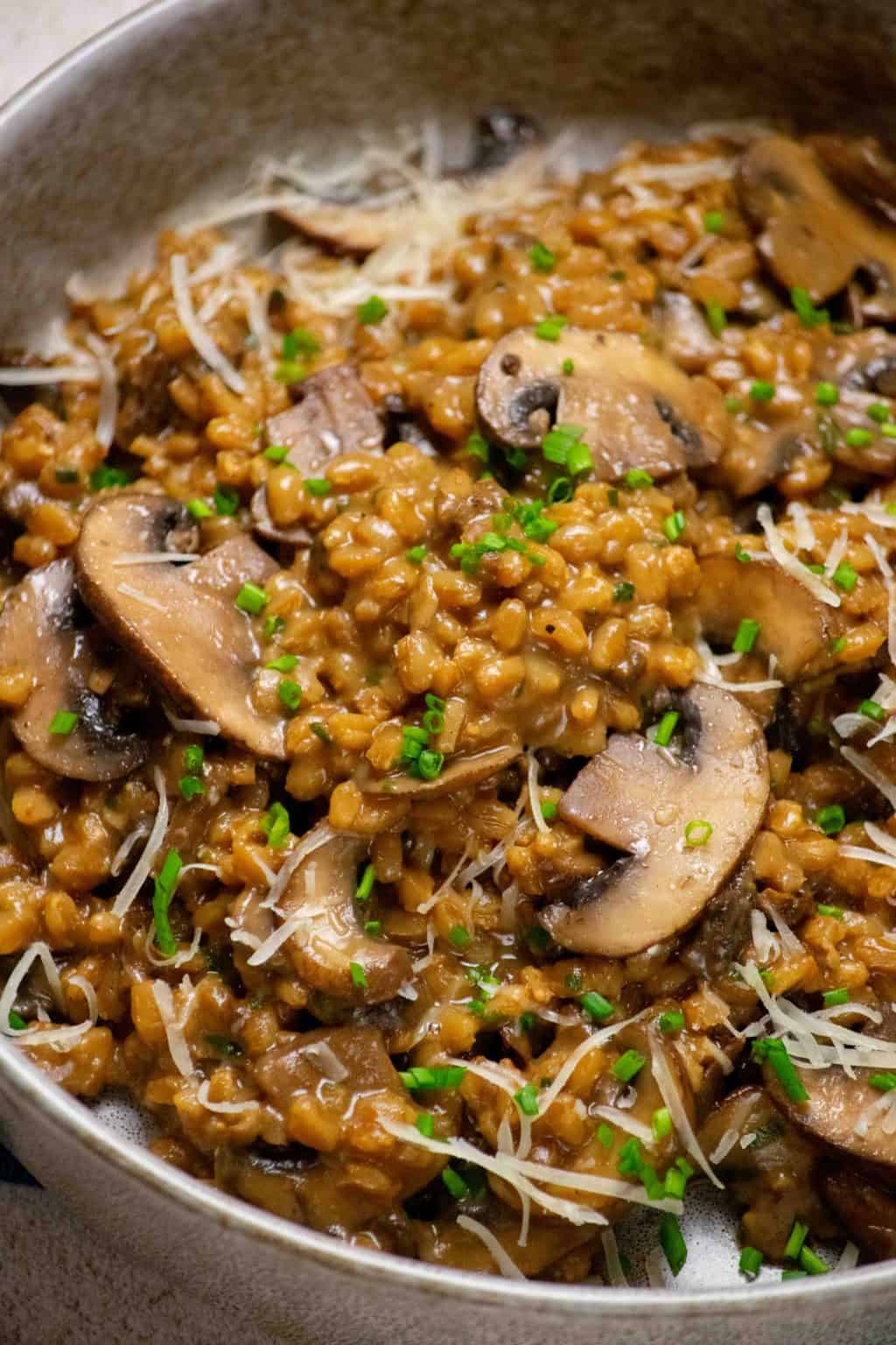 Creamy Mushroom Parmesan Farrotto (Farro Risotto) : Jawns I Cooked